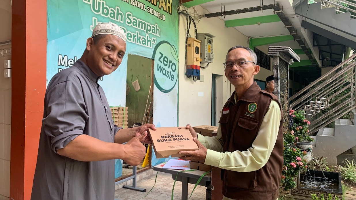 Tamasa dan Rumah Zakat Salurkan 90 Paket Berbuka Puasa di Sidoarjo ...